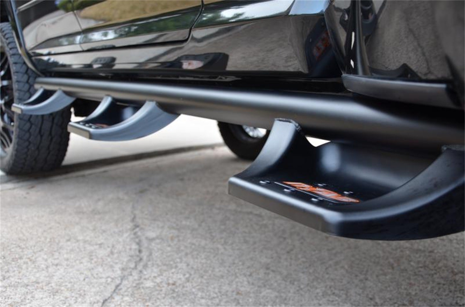 N-Durastep Nerf Step Bar Wheel To Wheel w/Bed Access