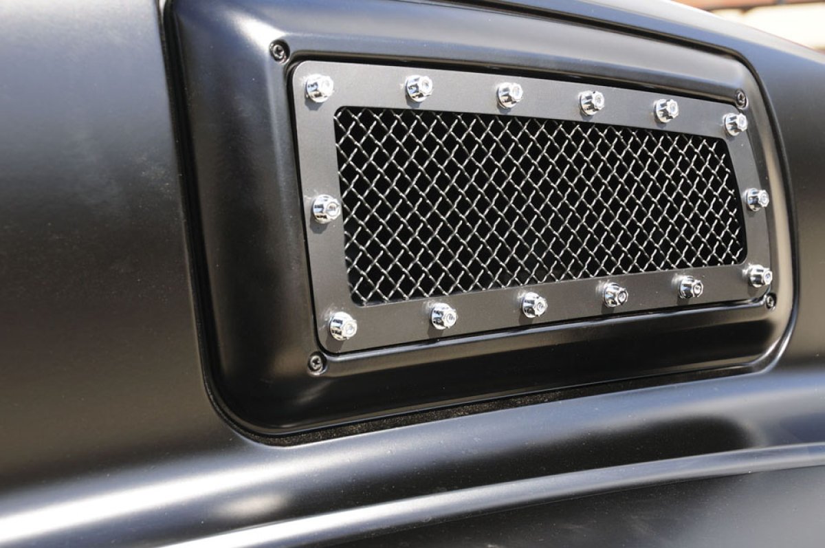 X-Metal Series Studded Mesh Side Vent